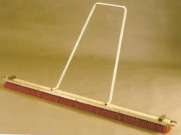 Universal Drag Broom - Tennisnuts.com
